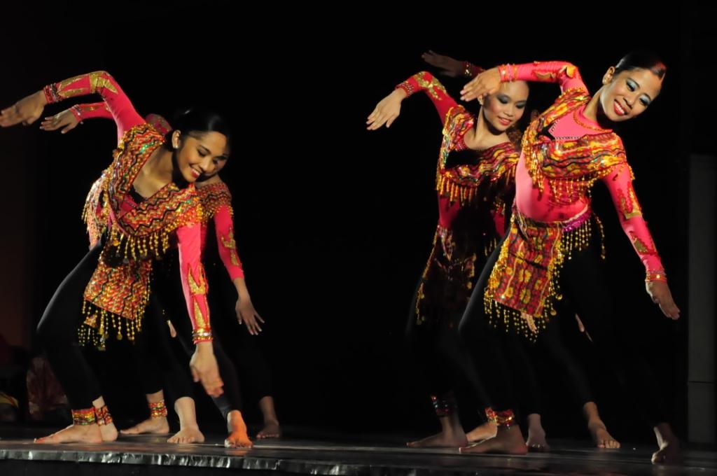 iLoveSMdavao: SAYAW PINOY WOWS SM DAVAO