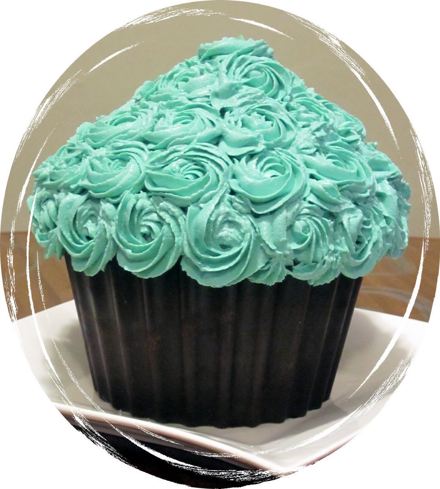 BeNi Cakes: The giant cupcake cake meets the rose cake!