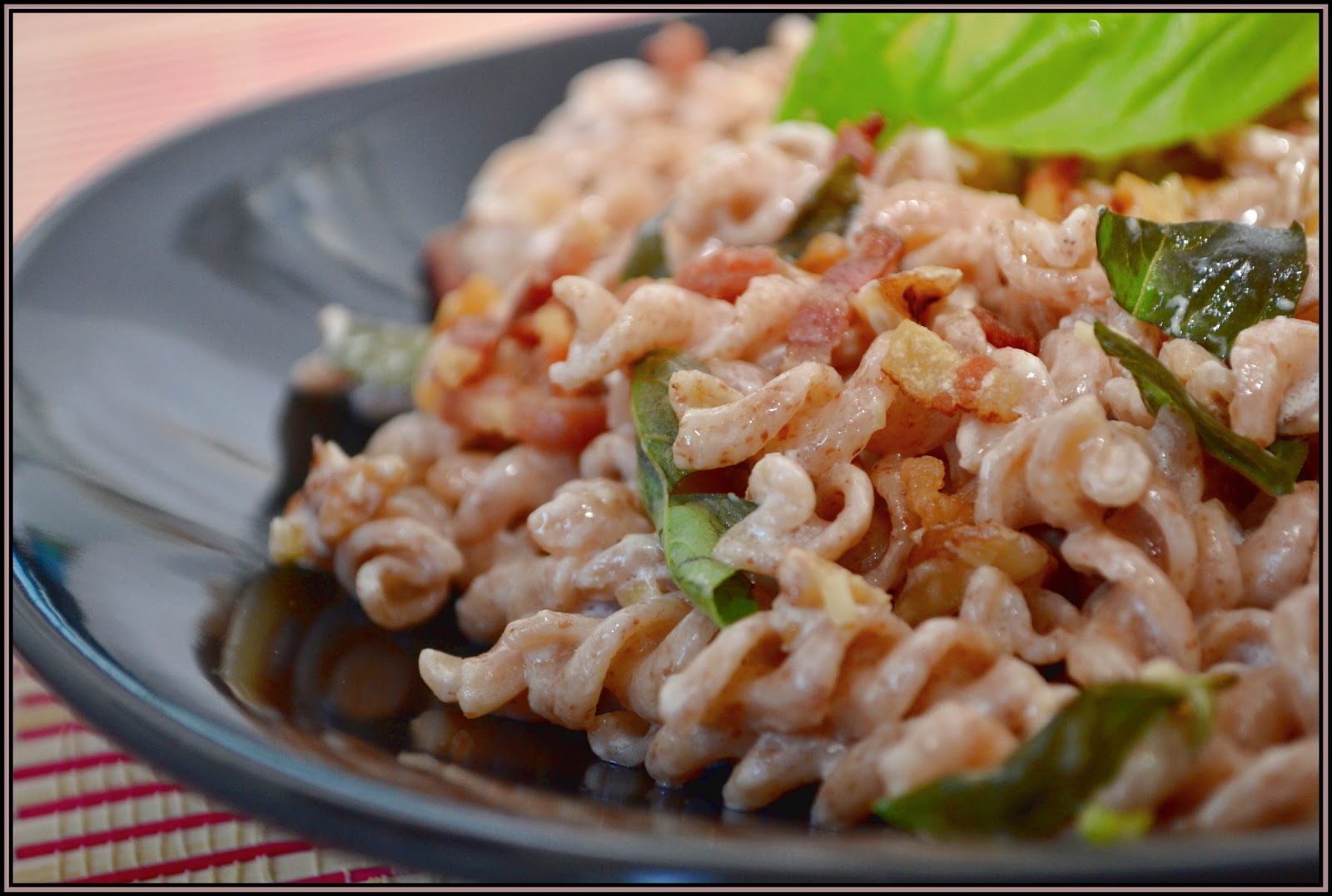 ŐRÜLTEN JÓ ÉTELEK : Bazsalikom és szalonna avagy Diós tészta