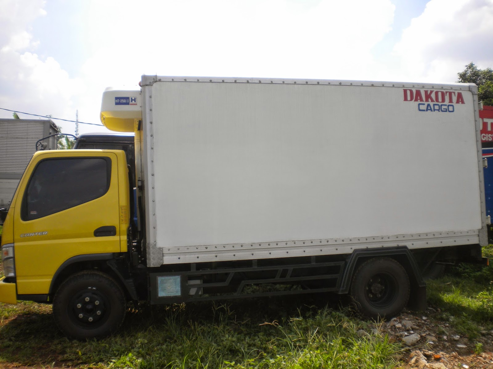 Dakota Cargo Official News Site: MOBIL BOX PENDINGIN ( CHLLER / REEFER )