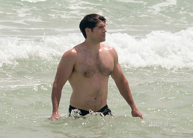 Henry Cavill News: Beach Time For Superman: New Weekend Pics From Miami