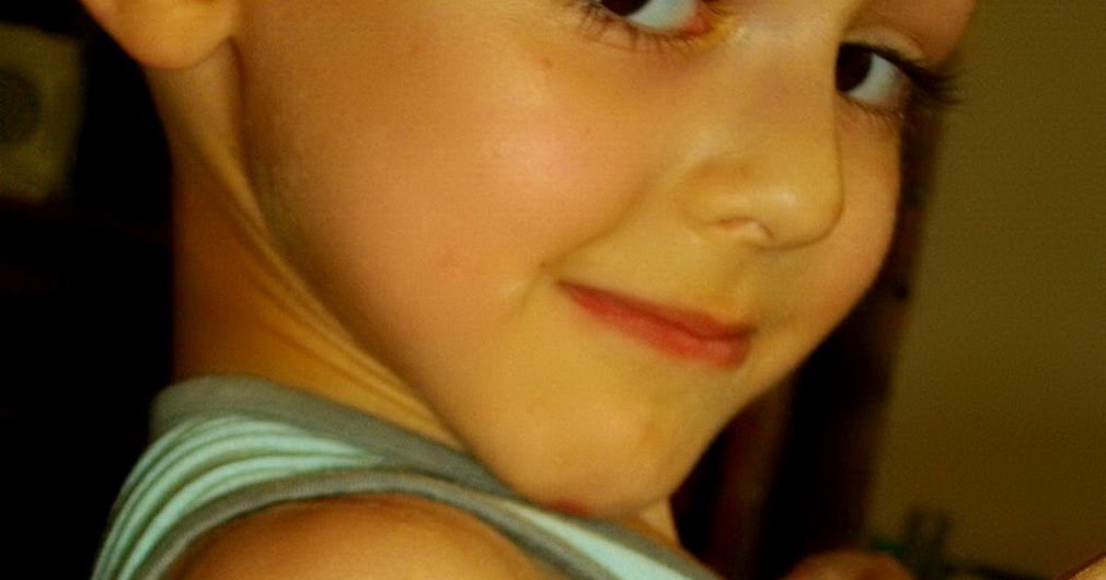 Giuliano Stroe: Giuliano pumping biceps ,4 years old