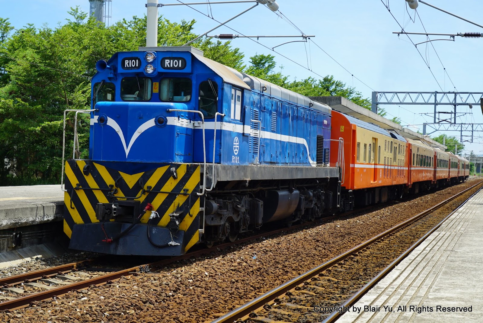 Blair's 鐵道攝影: R101柴電機車(藍皮)孔雀藍與海軍藍塗裝 / TRA R101 Diesel-electric ...