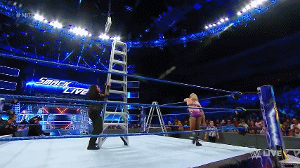 Gifs WWE Oficial: Charlotte Flair