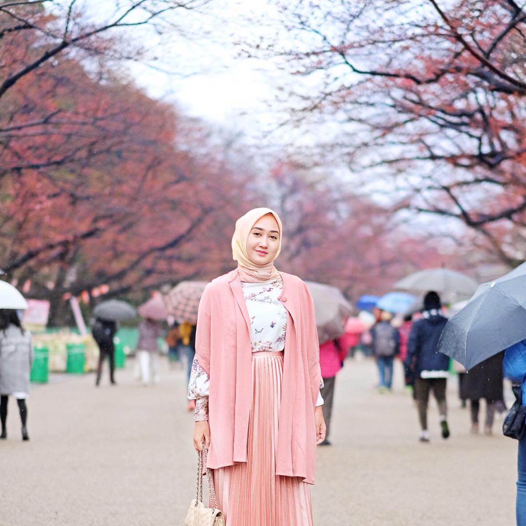 30+ Inspirasi Fashion Hijab Selebgram 2017 - Tutorial HijabKu