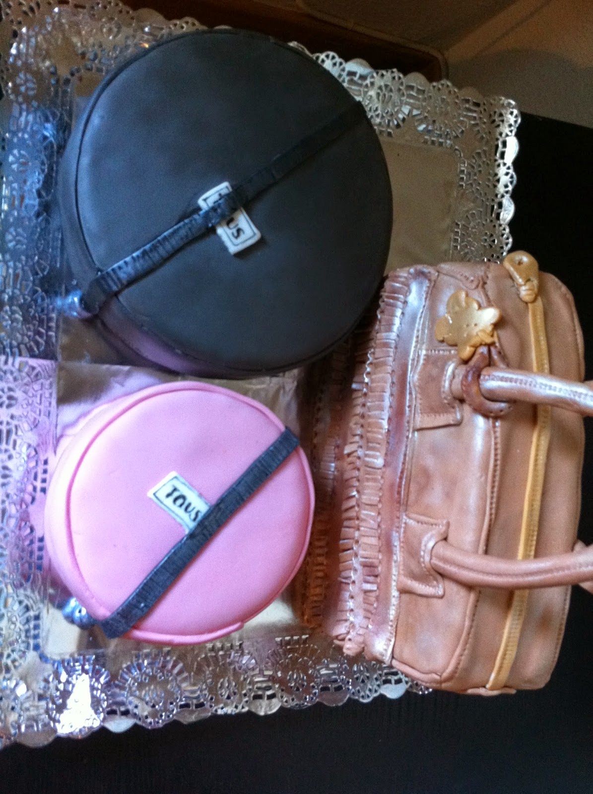 BLAU CAKES: PASTEL BOLSO Y CAJAS TOUS