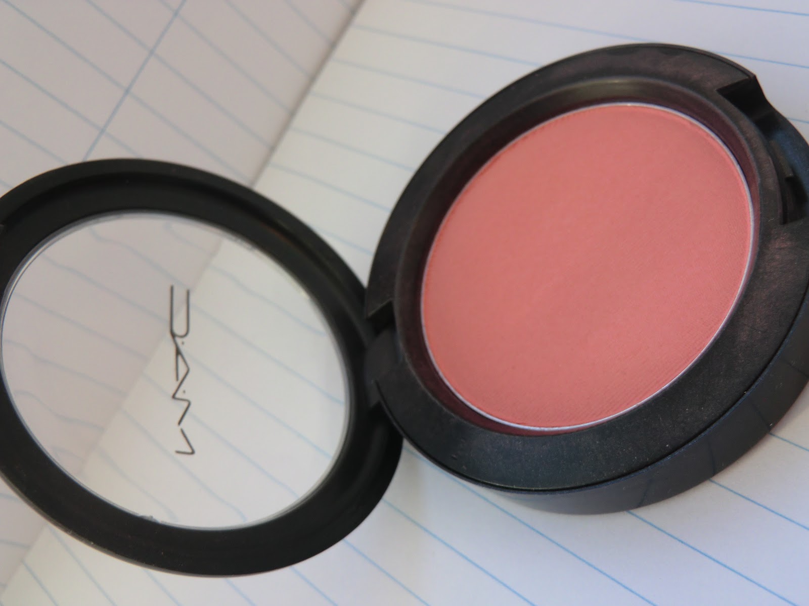 RandomBeautyWithMe!: Review; MAC Cosmetics Blush