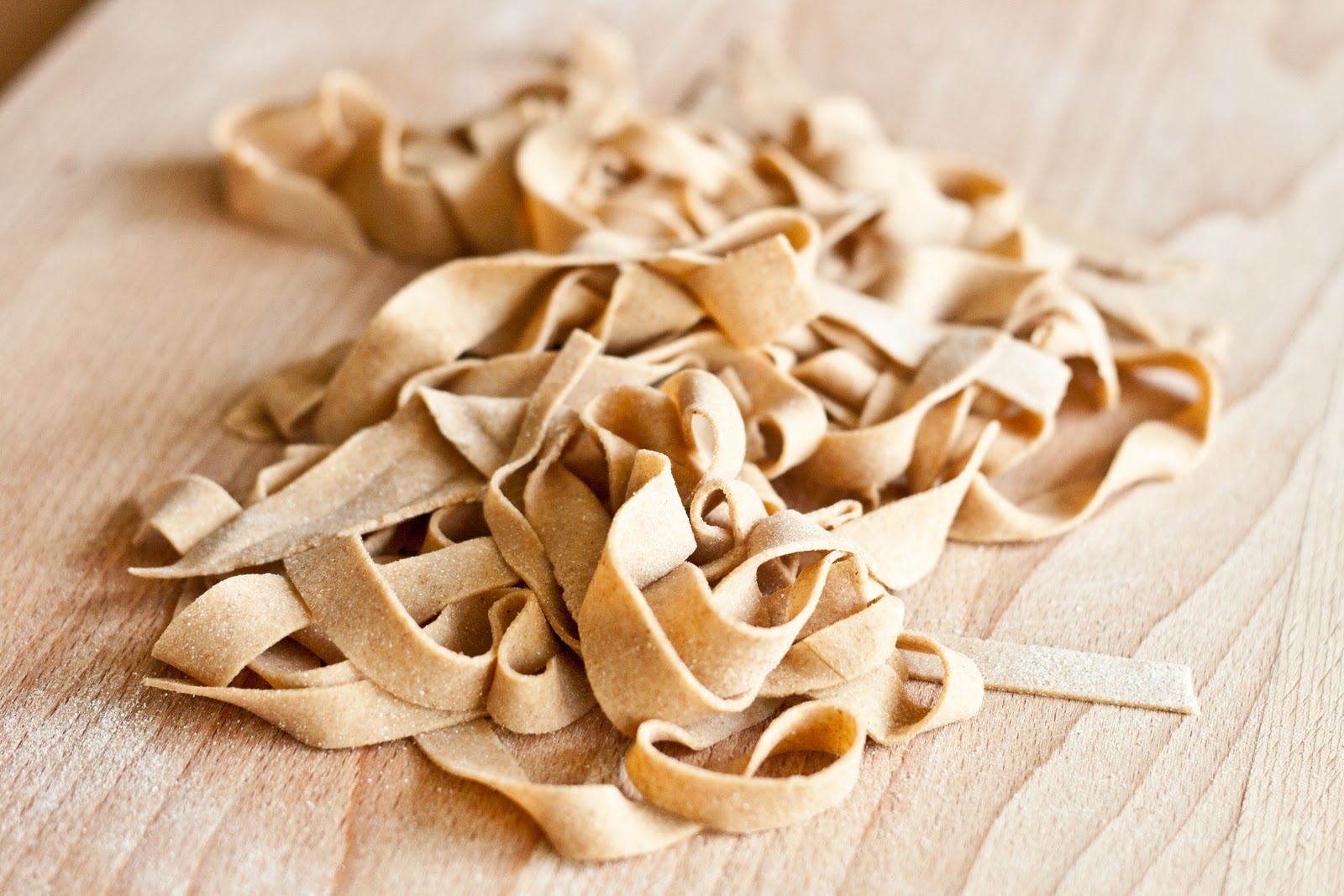 Preprosti domači pirini rezanci - Uglašena kuhinja