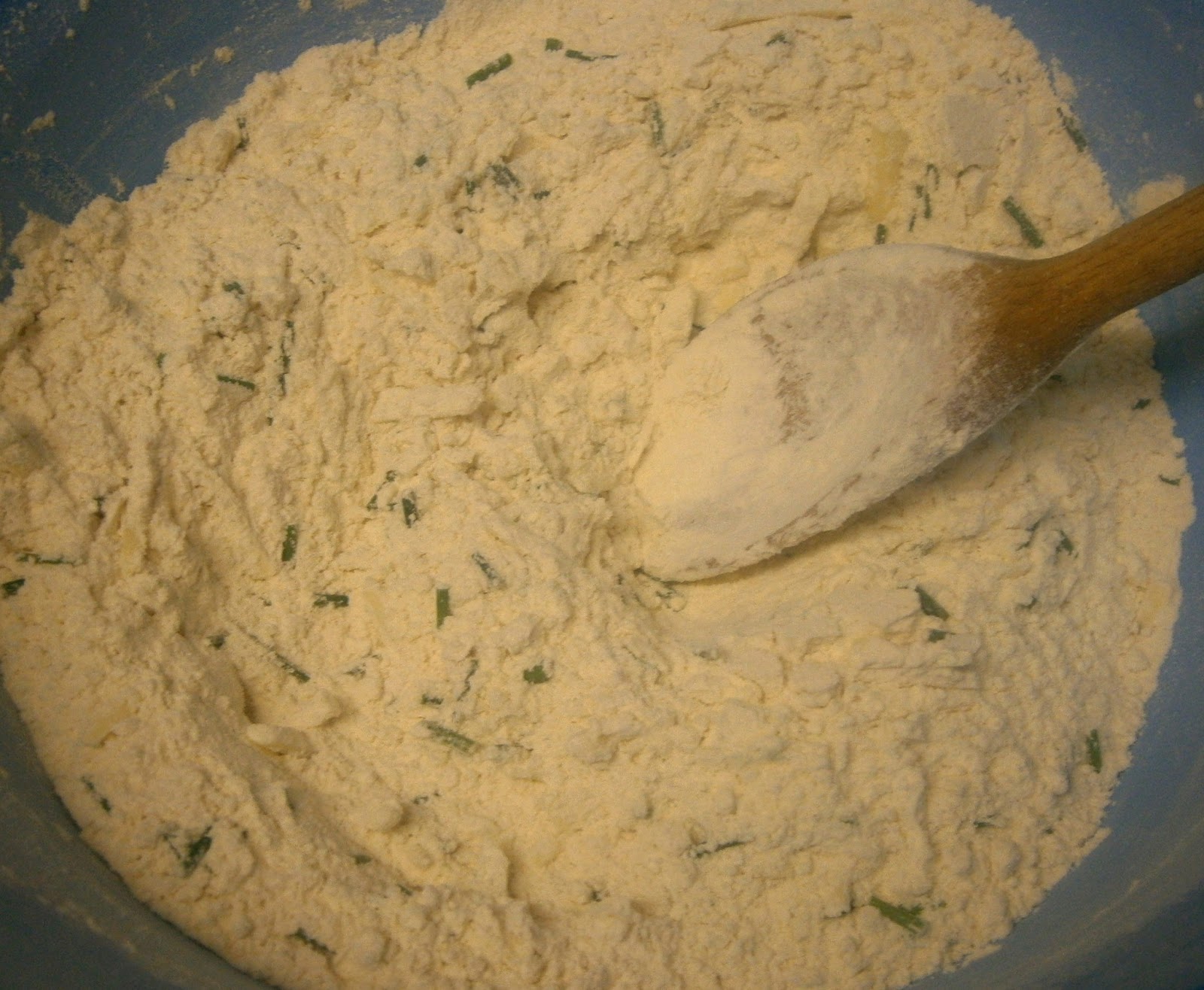 Eat Rainbow Love: Ham, cheese and chive bread