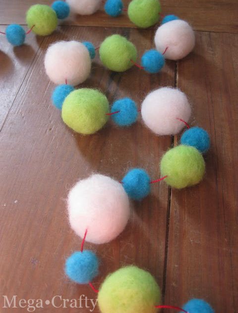 Mega•Crafty: Felted Garland