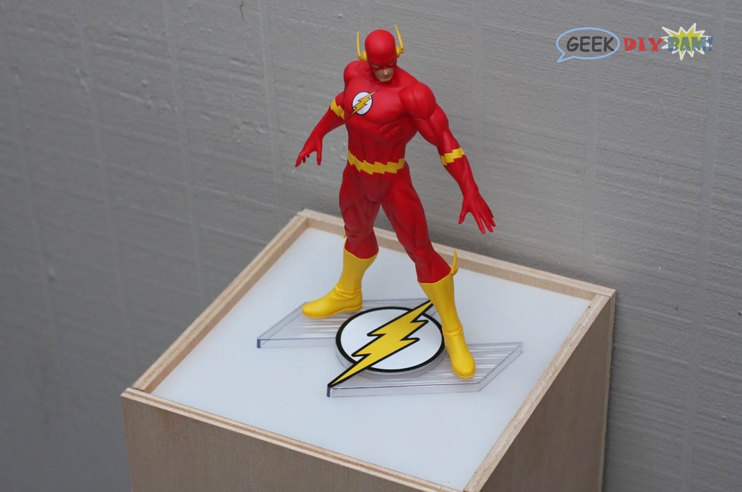 GEEK DIY BAM!: DC COMICS FLASH STATUE DISPLAY PEDESTAL STAND DIY ...