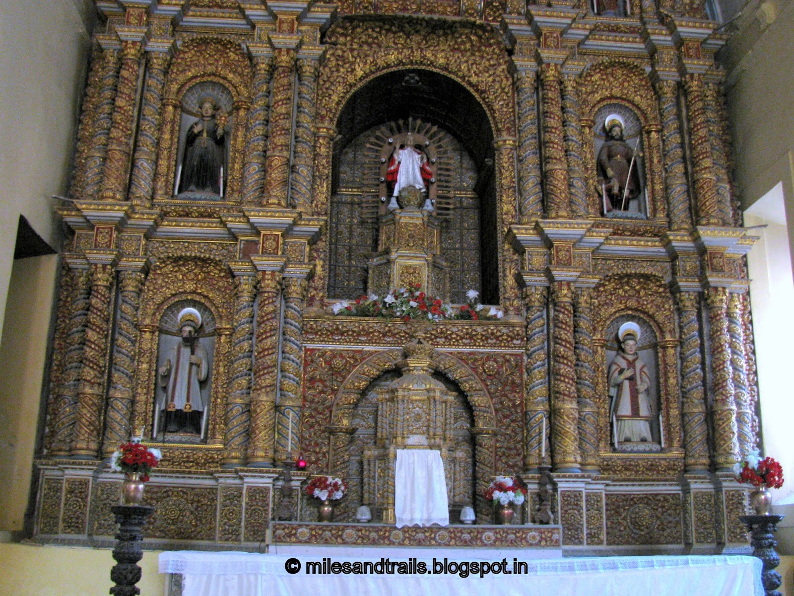 Miles and Trails: The Church of Bom Jesus (Holy Jesus), Daman
