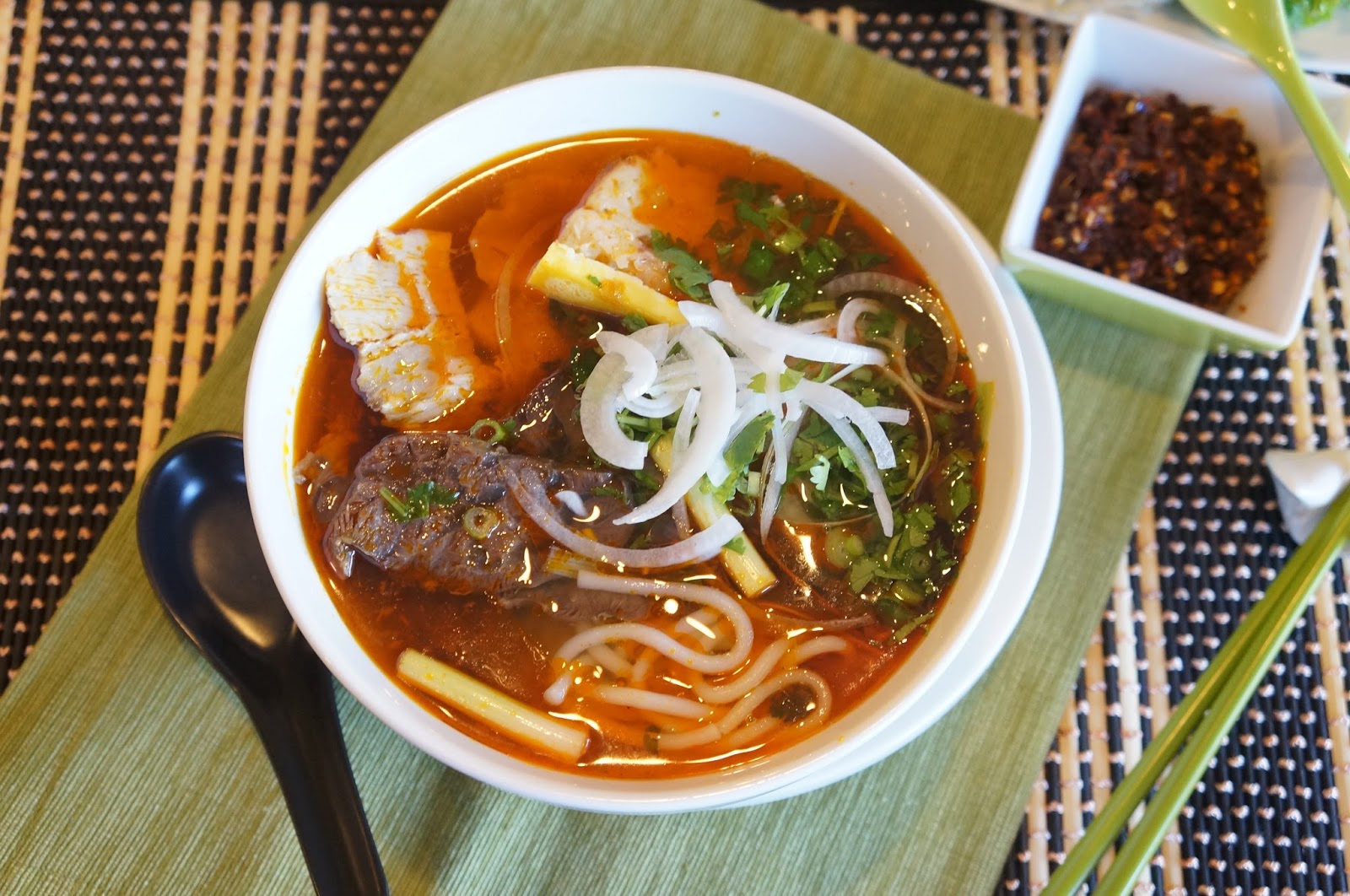 Gourmet by Kat: Bun Bo Hue (Hue style spicy Beef noodle)