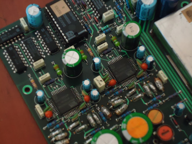 THE ORRONOCO AUDIO DIY: Meridian DAC 203 Converting AC Voltage to 220 Volt