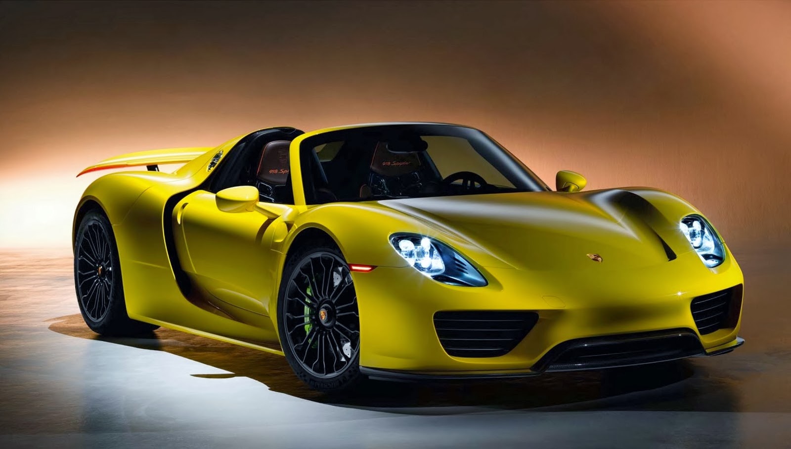 The Porsche 918 Spyder Looks Absolutely Stunning in Yellow! : ebeasts.com
