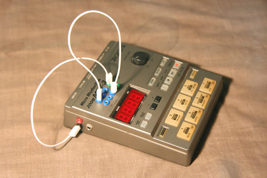 MATRIXSYNTH: CIRCUIT BENT ZOOM MRT-3 drum machine by stamou instruments