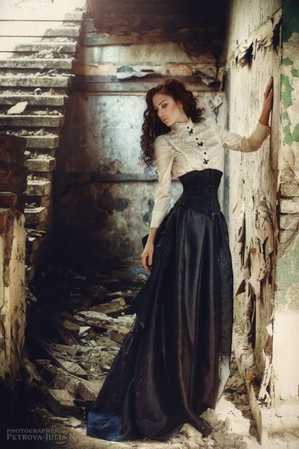 Steampunk Fashion Guide: Neo-Victorian Elegance