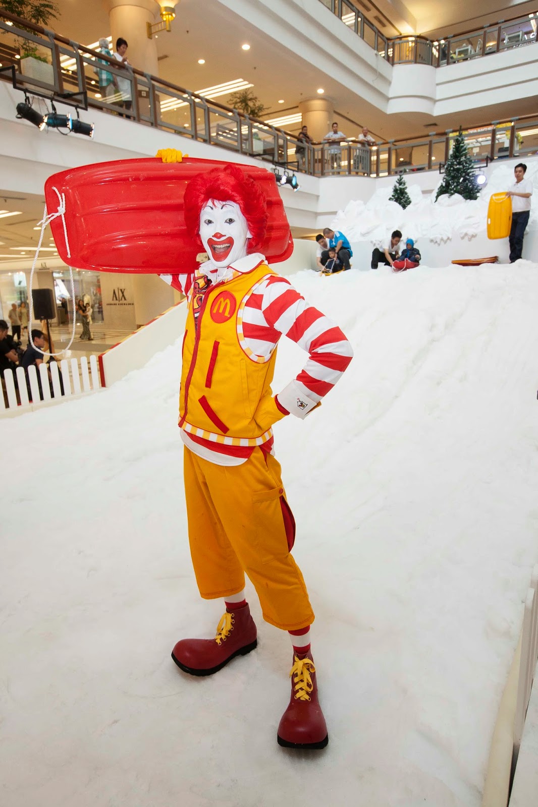 Shannie: * Snowy Weekend with Mr Ronald at One Utama