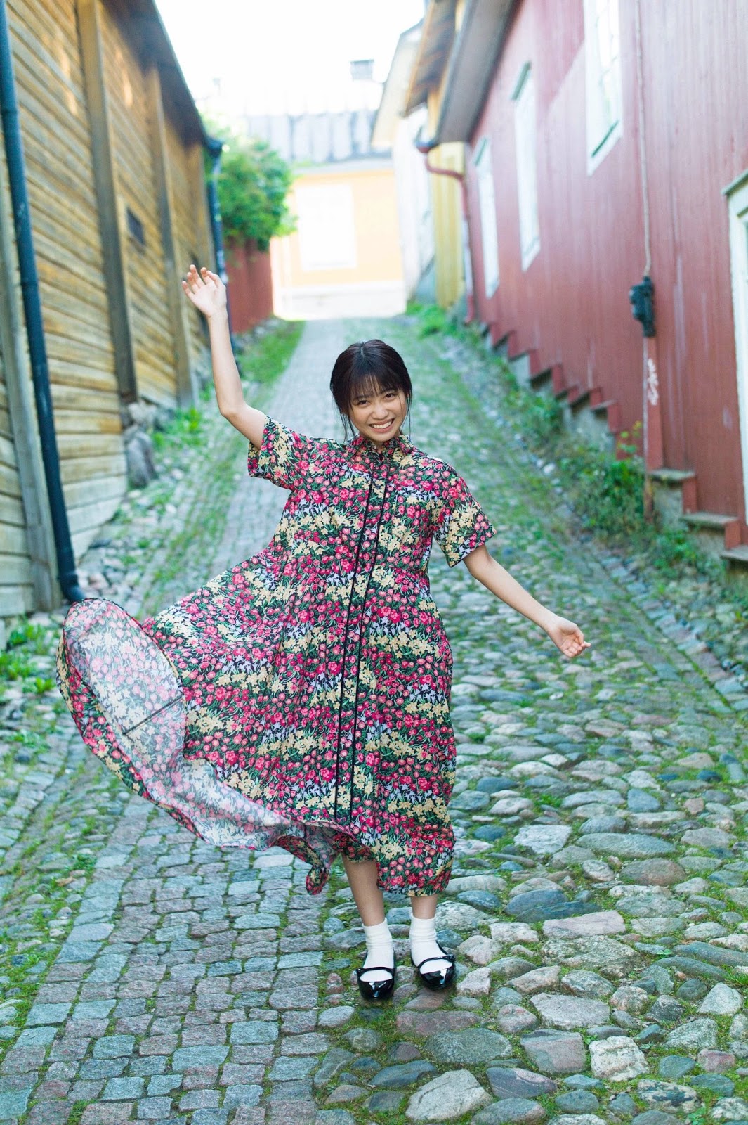 2000 / Rin Kurusu / 来栖りん / くるすりん / Singer