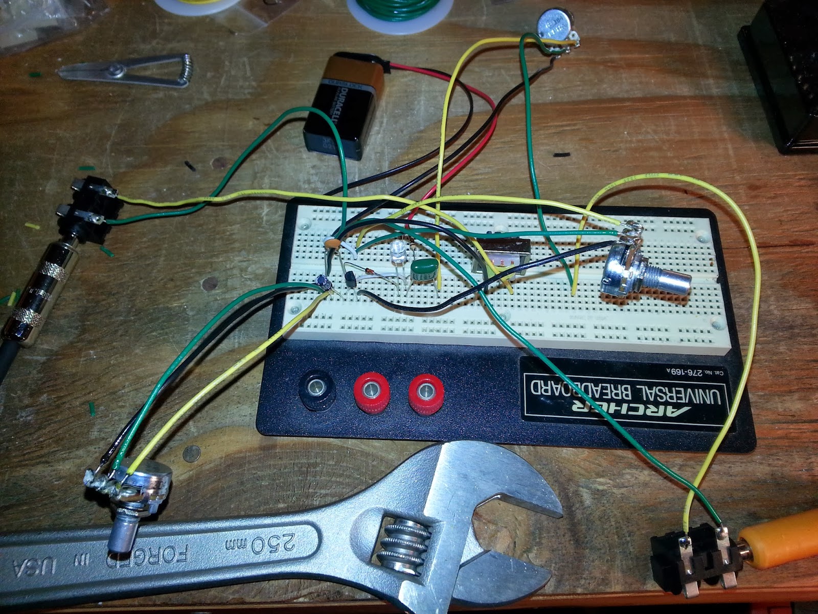 esa pedals: Deluxe Bazz Fuss on the Breadboard