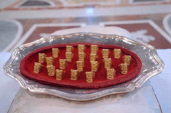 Clerical Whispers: Consistory near: Vatican orders new cardinal's rings