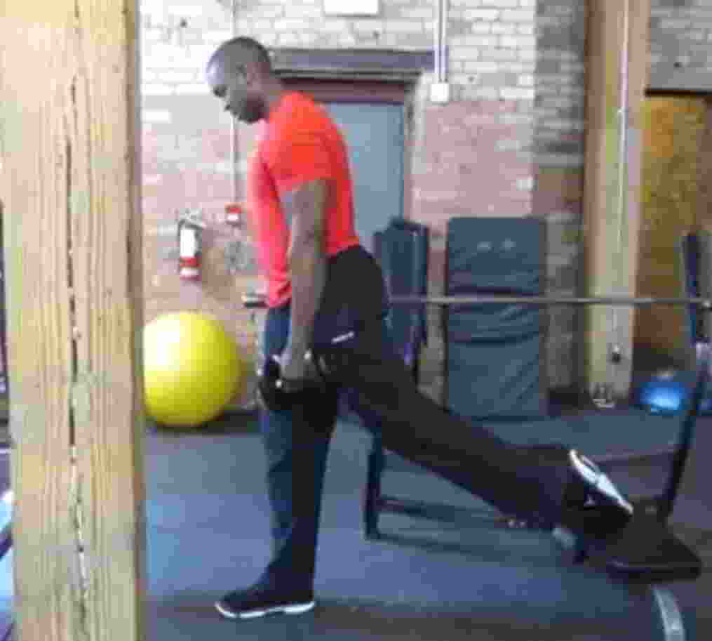 Bentuk Latihan Gerakan Squat - Dunia Olahraga