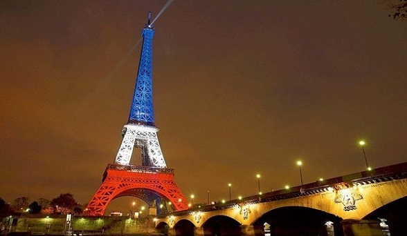 EarthPipl: The Eiffel Tower and many monuments in French has been reopened