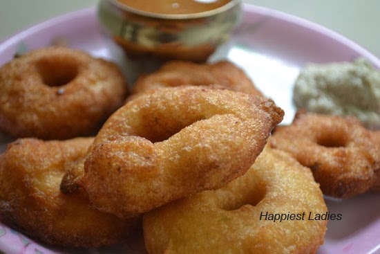Crispy Spicy Uddina Vada Recipe - Happiest Ladies