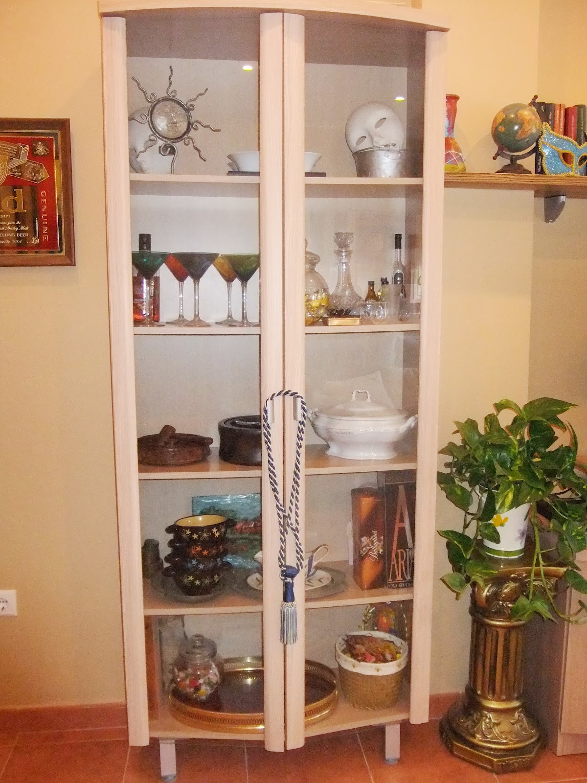 Pladur y pintura. Decoración y restauración.: Restauración de vitrina ...