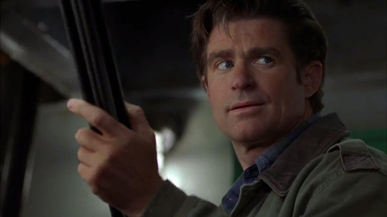 Waiching's Movie Thoughts & More : Retro Review: Deep Rising (1998)