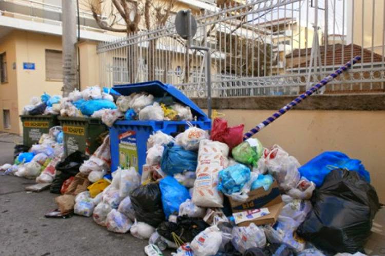 ΒΡΩΜΙΚΕΣ ΔΟΥΛΕΙΕΣ ΜΕ ΤΑ ΣΚΟΥΠΙΔΙΑ ΣΤΗ ΠΕΛΟΠΟΝΝΗΣΟ - LOUTRAKI ODUSSEAS BLOG