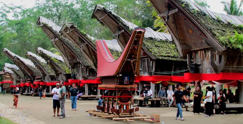 Wisata Budaya Upacara Adat Rambu Solo' Tana Toraja & Toraja Utara ...