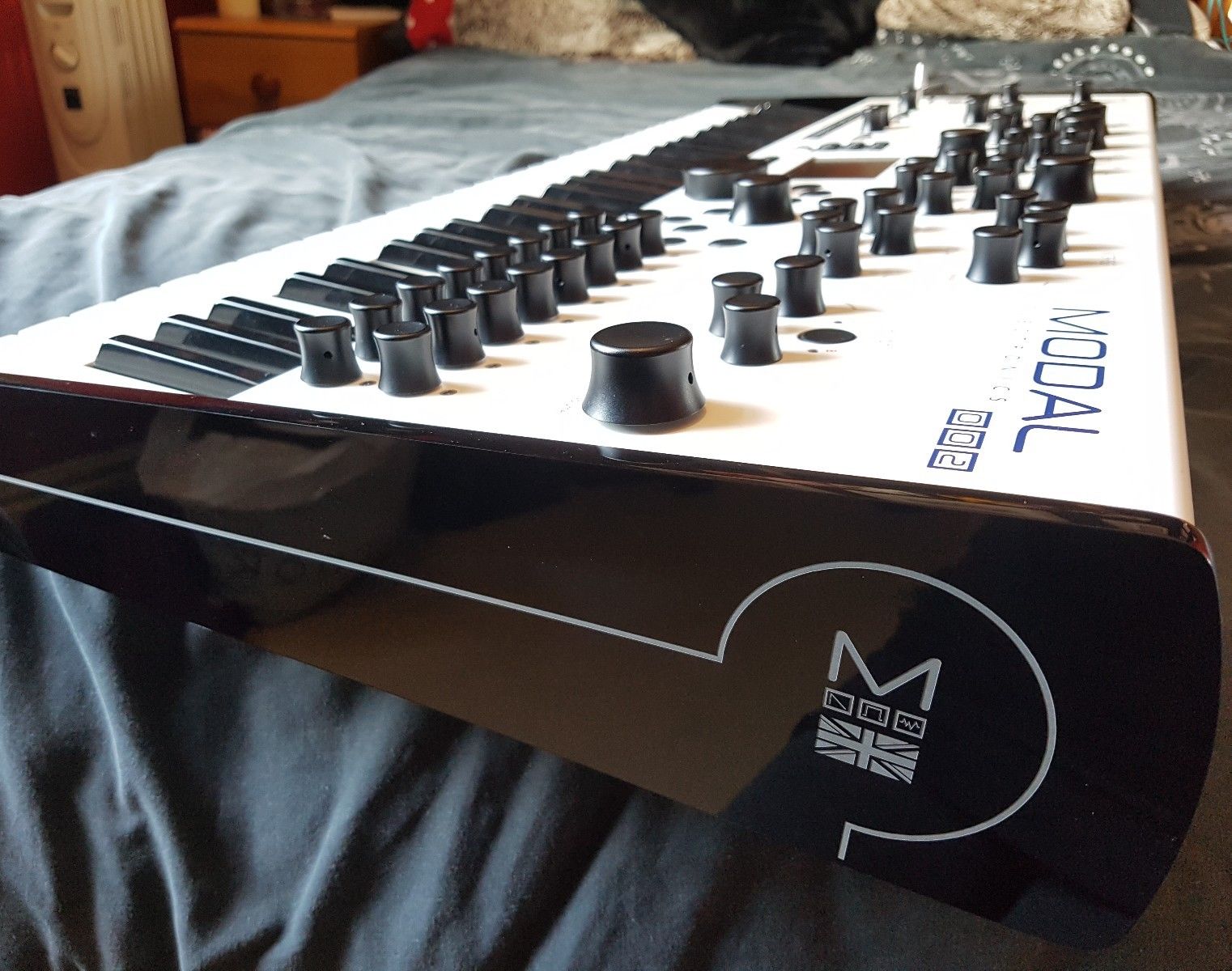 MATRIXSYNTH: modal electronics 002 synthesizer w/ original box