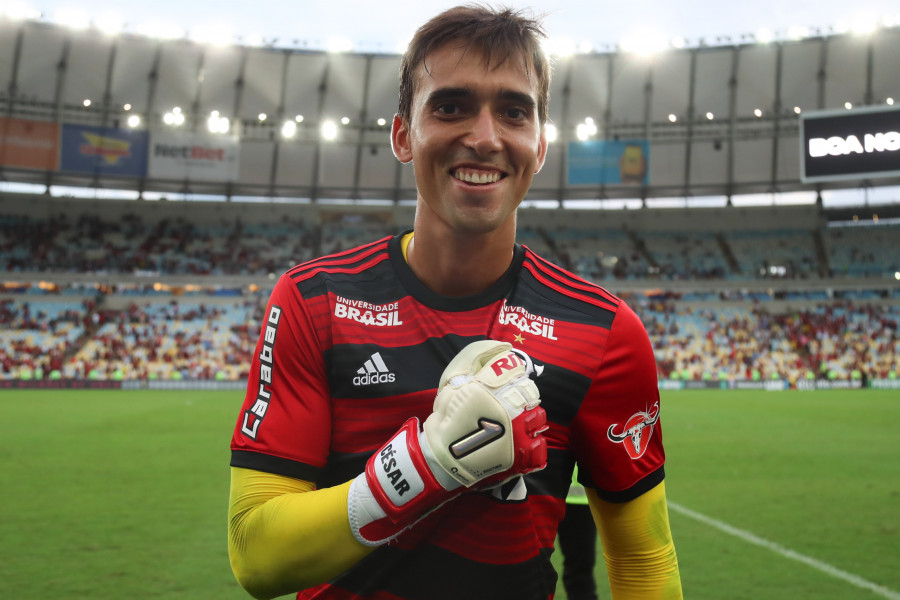 Apesar de polêmica, César diz ter “relação sadia” com Diego Alves no ...