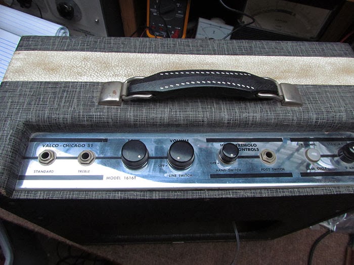 1961 Supro 1616T Guitar Amplifier Overview Crawls Backward (When Alarmed)