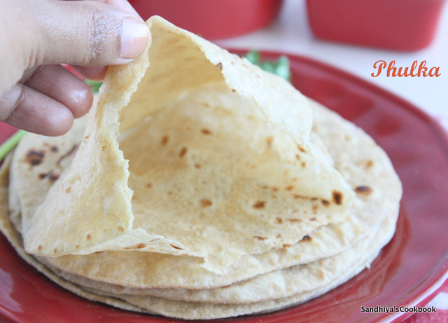 Sandhiya's Cookbook: Phulka | Home made Phulka | How to make Phulka