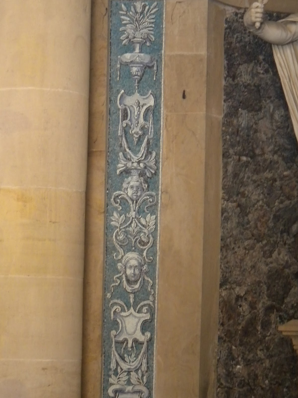 Groteskology: September 2013