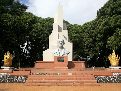 Sepasang Sepatu Hidup: Taman Makam Pahlawan Nasional Sam Ratulangi di ...