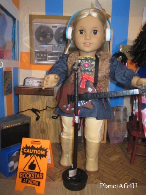 Living A Doll's Life : DIY - Melody's Motown Recording Studio (Interior)