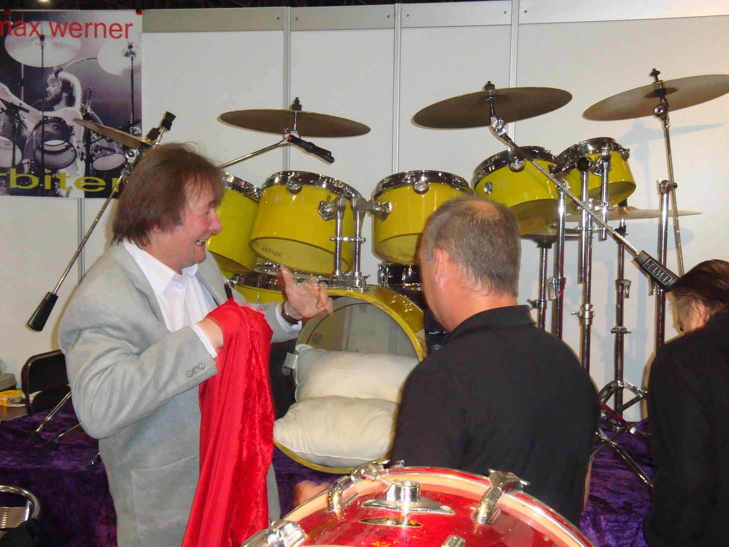 Kayakhistory: Max Werner donates drumkit to Dutch museum (part 2)
