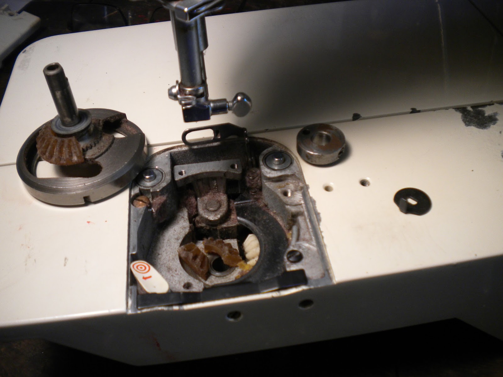 machineacoudrenotice: Vous avez une Singer relativement récente