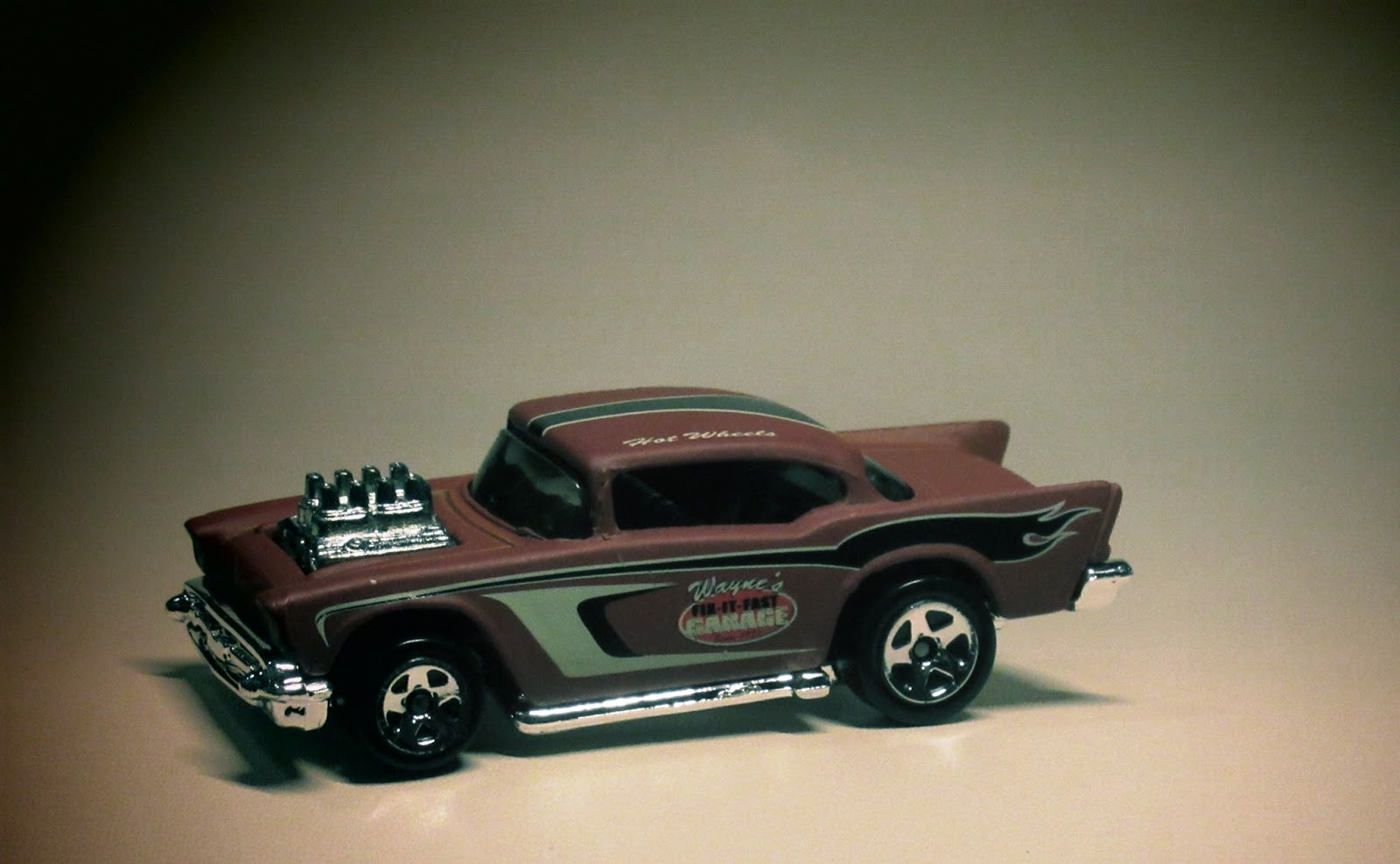 POLOS AUTOS A ESCALA: Chevrolet 1957 (2009 Hot Wheels 10-Pack Exclusive)