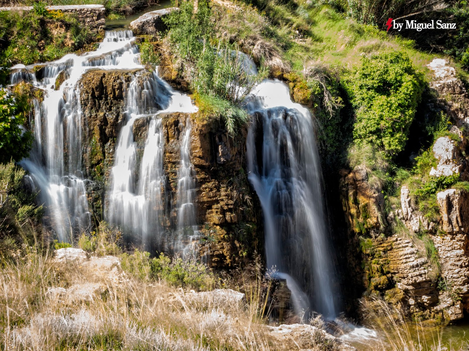 PARQUE DE MUEL CON SU CASCADA