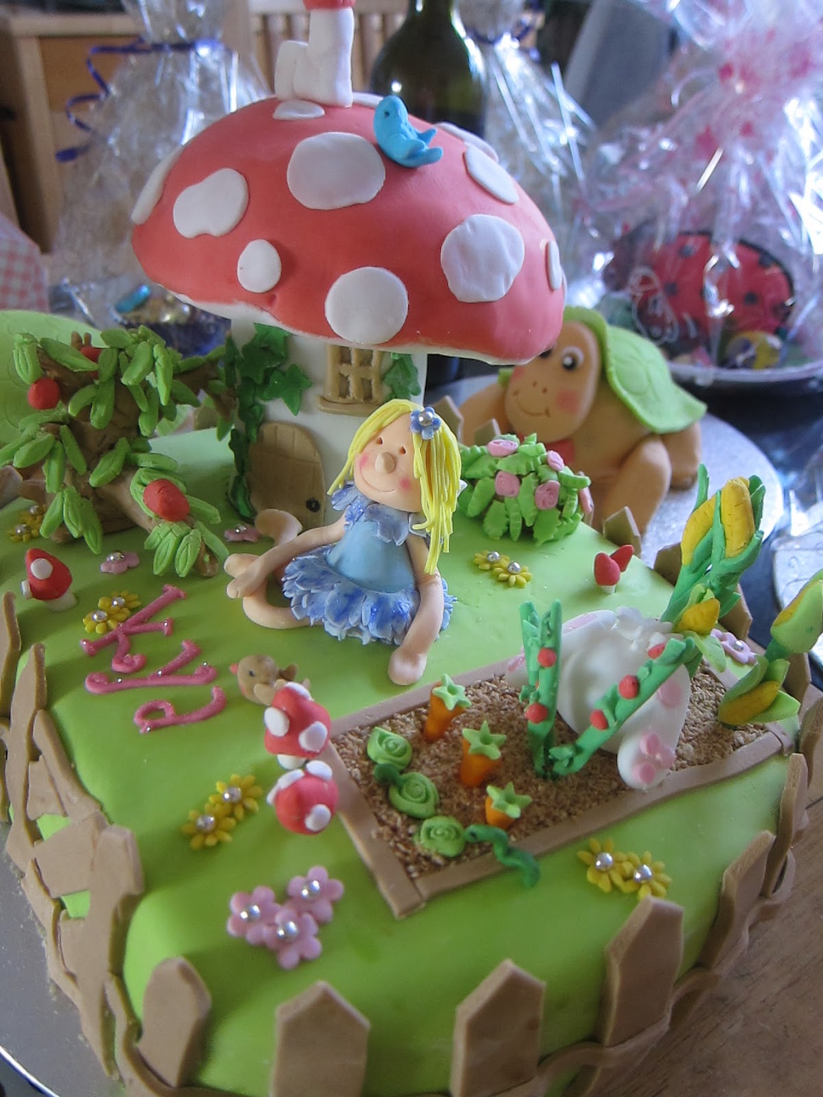 Big Mama's Cake Pops: Fairy toadstool cake