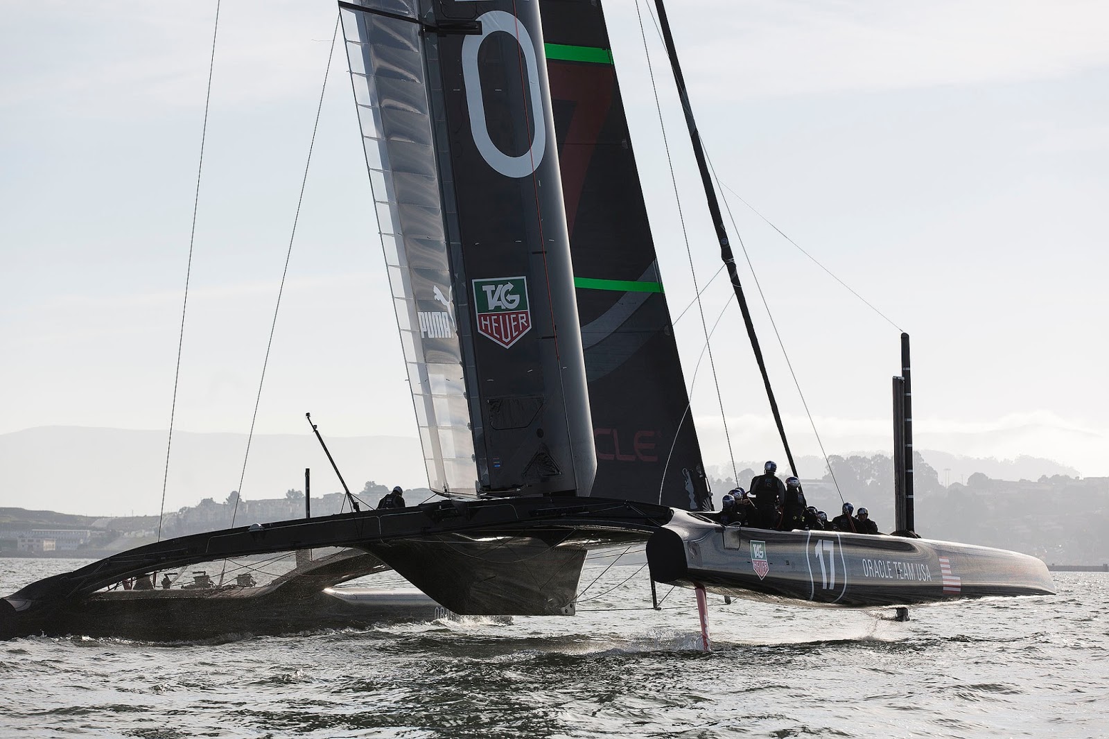Images / L'AC72 d'Oracle Team USA '17' retrouve son élément ! | ScanVoile