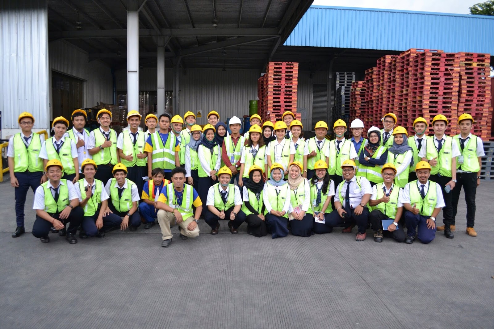 ALASAN MEMILIH STMT TRISAKTI DAN MEMILIH JURUSAN MANAJEMEN LOGISTIK DAN ...