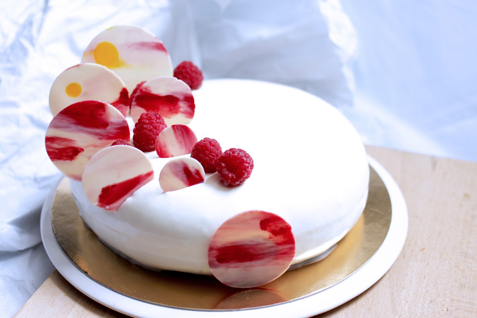 Chloé Délice: L'Ivoire { Entremets citron vert, framboise, coco }