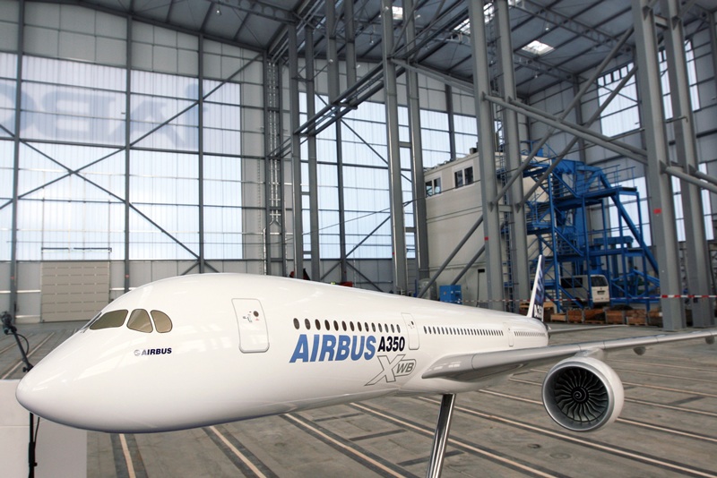 A350 XWB News: Milestone for First Flight Clearance of A350 XWB; the 1g ...