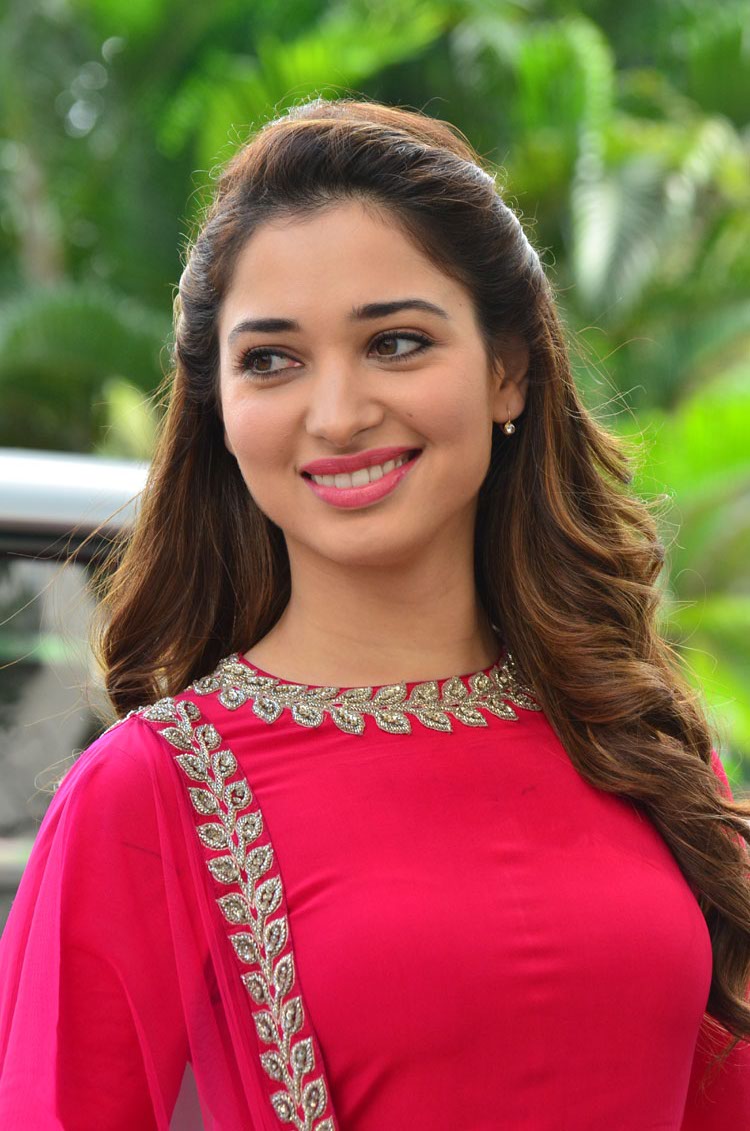 Tamanna dazzling at Bengal tiger event