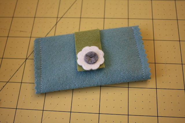 only-the-essentials felt wallet